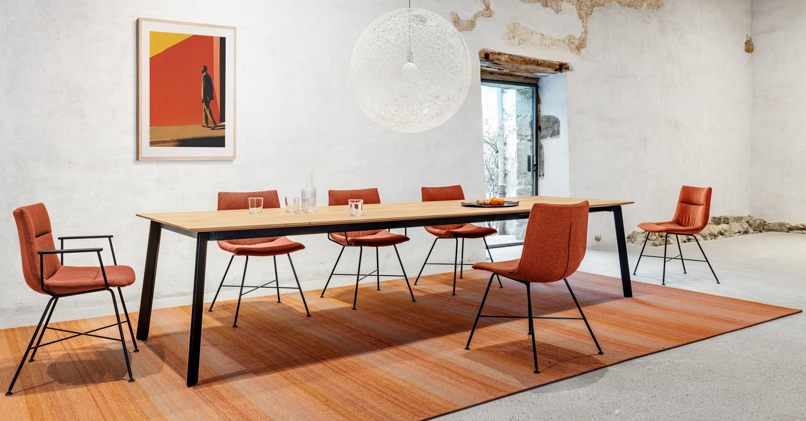 Liola – Extendable table with soft swivel mechanism