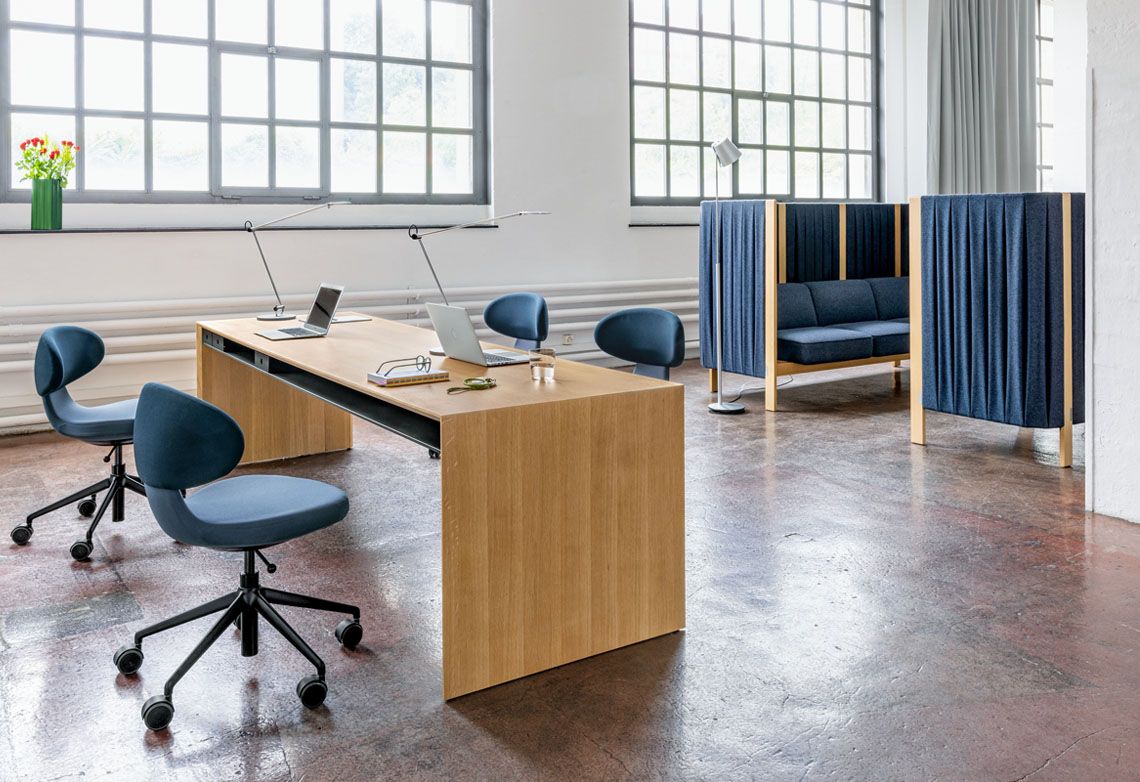 La Punt Bench - Desk solution made of solid wood for spontaneous meetings