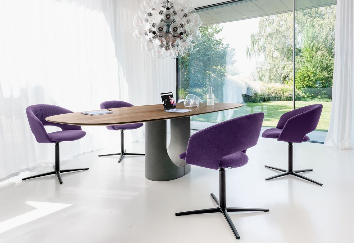 Esstisch Udina – expressiv in Form und Materialität