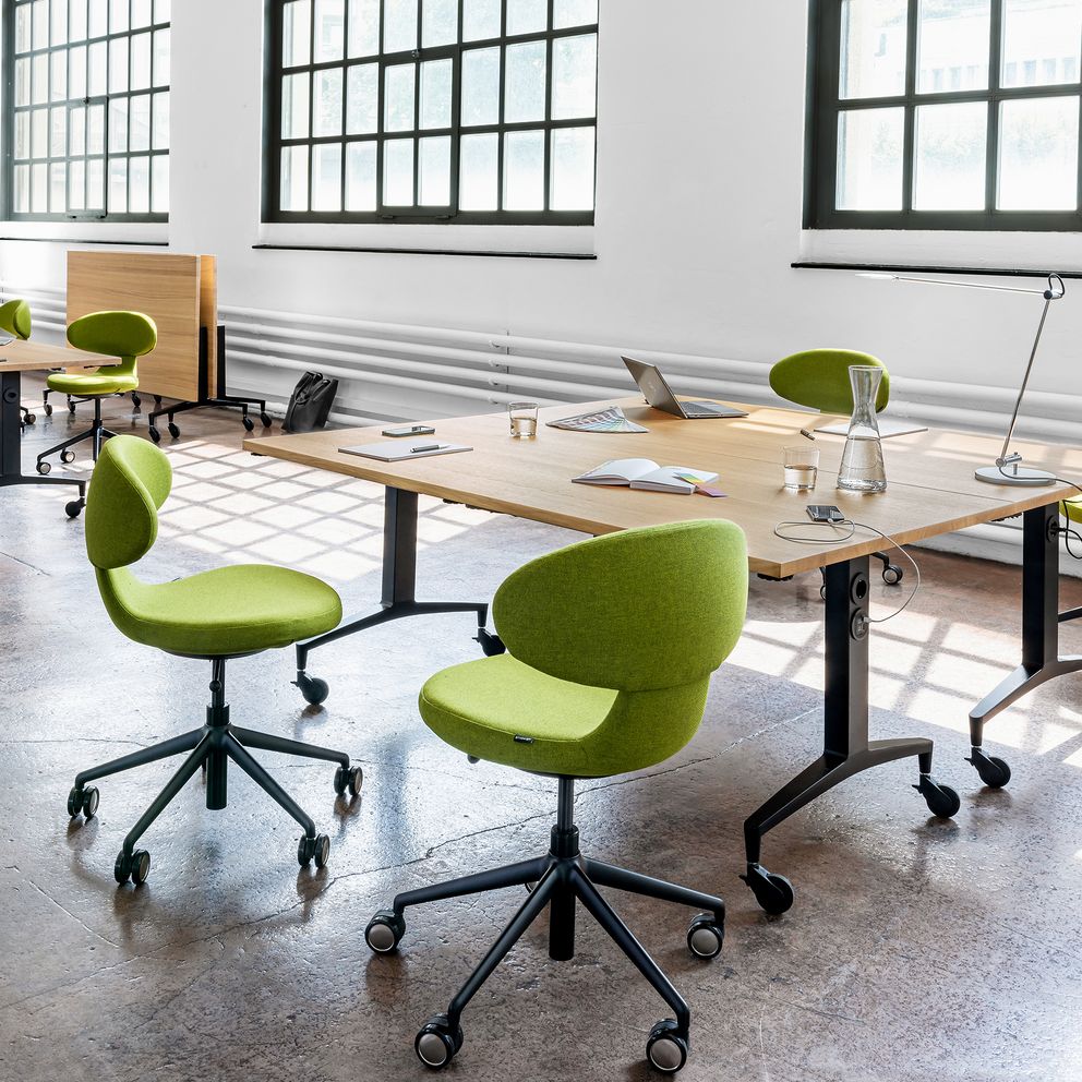 Swivel chairs for the workplace, the office and in meetings