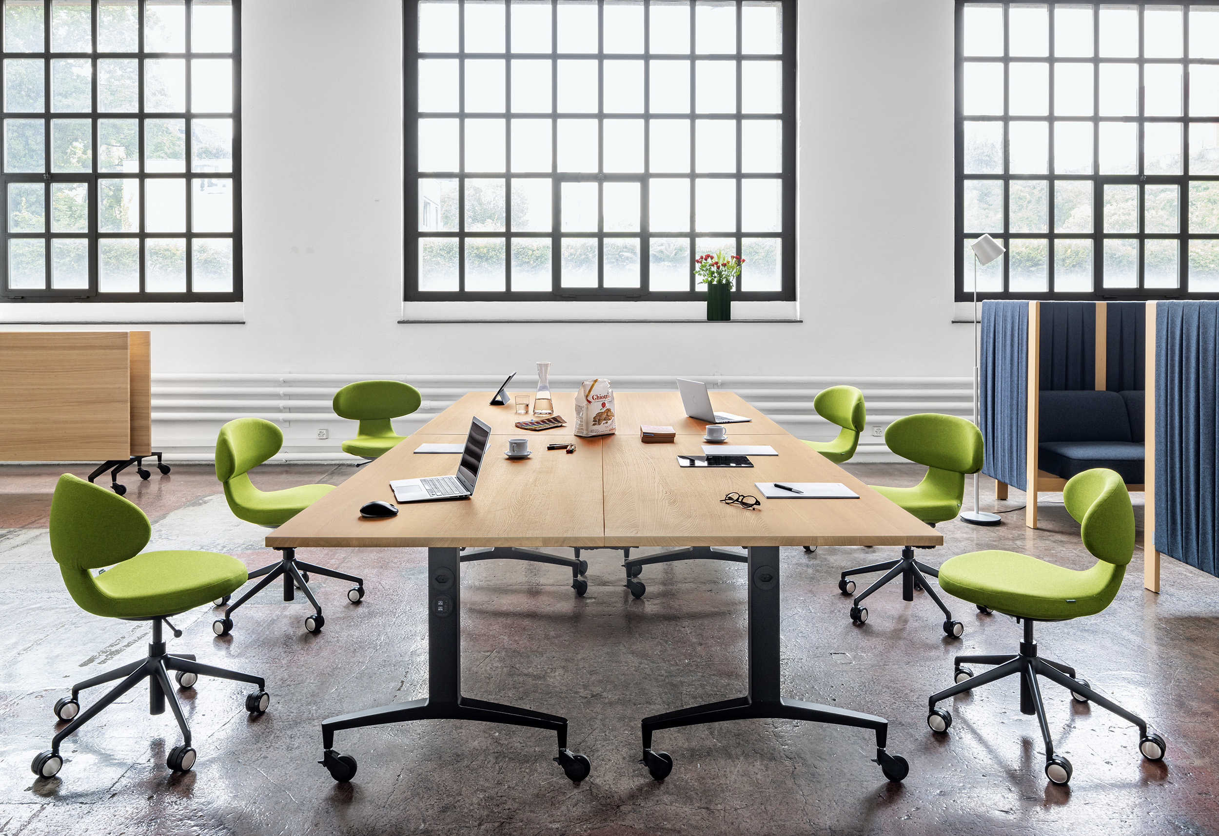 Alteo – Multifunctional folding table for agile working