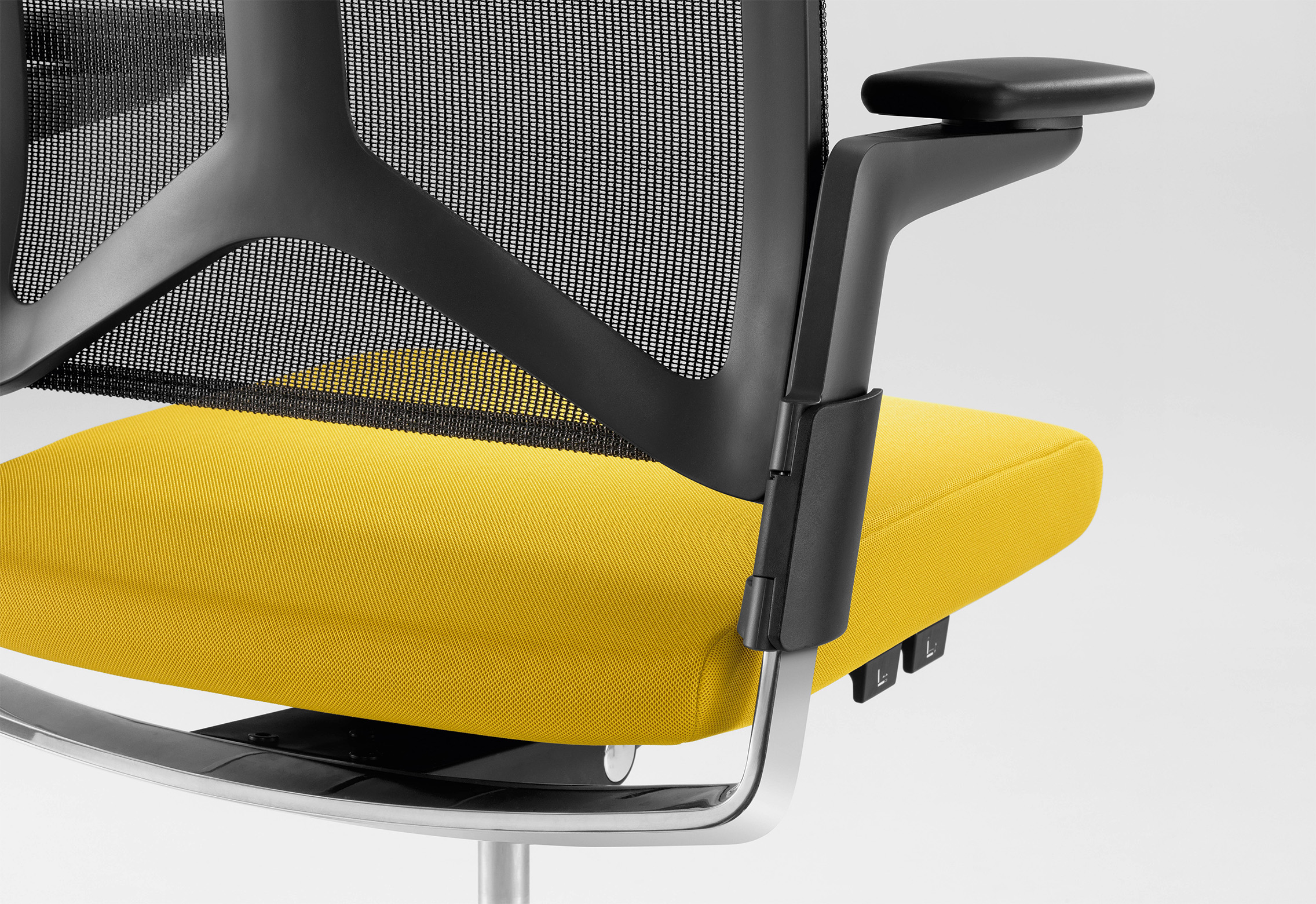 Camiro – a range of swivel chairs for flexible workplaces