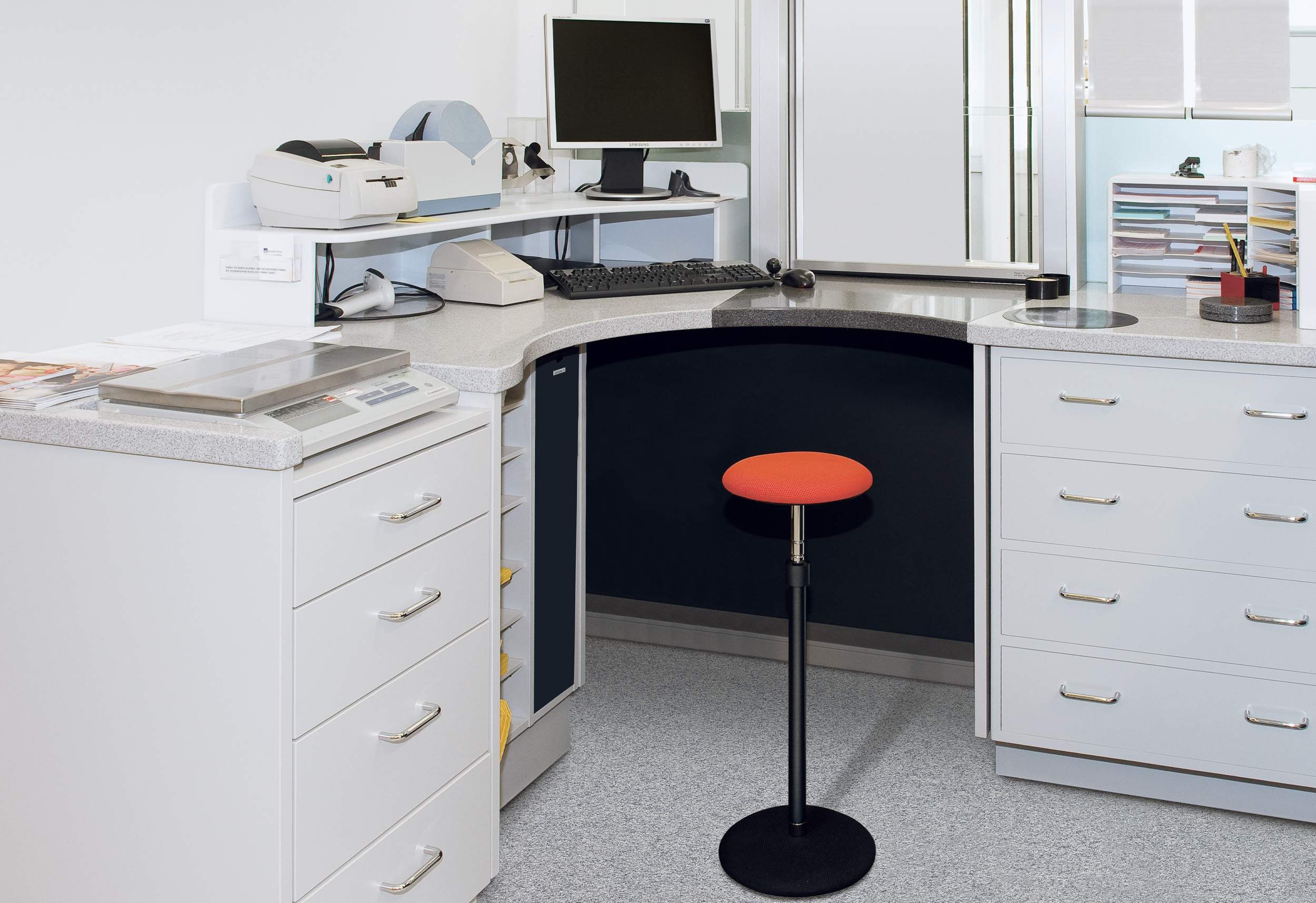 Sway – a a compact standing seat or stool