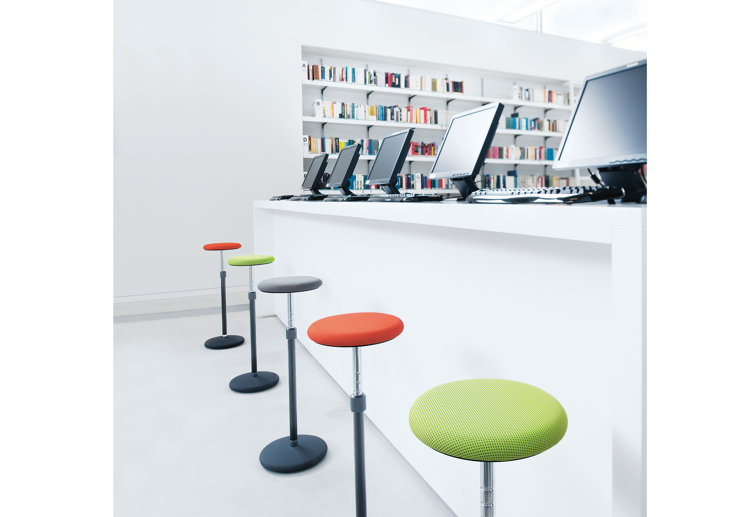 Sway – a a compact standing seat or stool